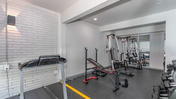 Apartamento, 1 quarto, fumadores, varanda | Sala de fitness