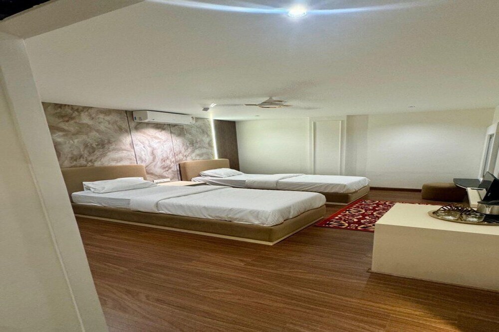 3BHK Luxurious apartment, Open balcony, Workspace and Majlis. Reviews ...