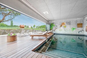 Piscina interna, piscina externa sazonal