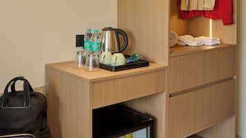Roupa de alta qualidade, minibar, cofre no quarto, secretária