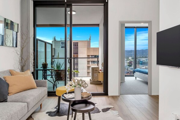 Level 18 Heart of Adelaide with Gym, City Views, Brand New Reviews ...
