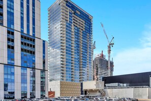 Level 18 Heart of Adelaide with Gym, City Views, Brand New Reviews ...