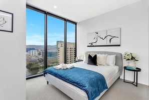 Level 18 Heart of Adelaide with Gym, City Views, Brand New Reviews ...