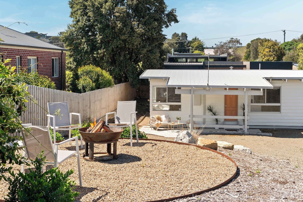 Coastal Hideaway - 2min beach, Hotsprings, Firepit - Melbourne | Vrbo