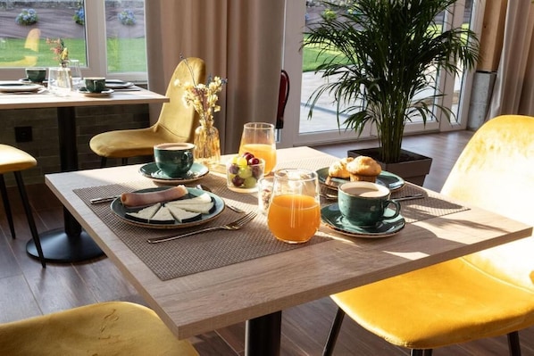 Pequeno-almoço tipo buffet diário incluído