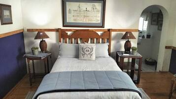 Quarto casal standard, vista para o jardim | Ferros/tábuas de passar roupa, Wi-Fi de cortesia