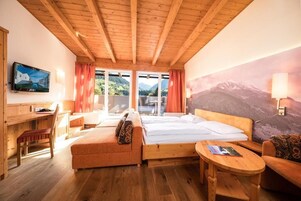 Minibar, cofre no quarto, Wi-fi grátis, roupa de cama fornecida 