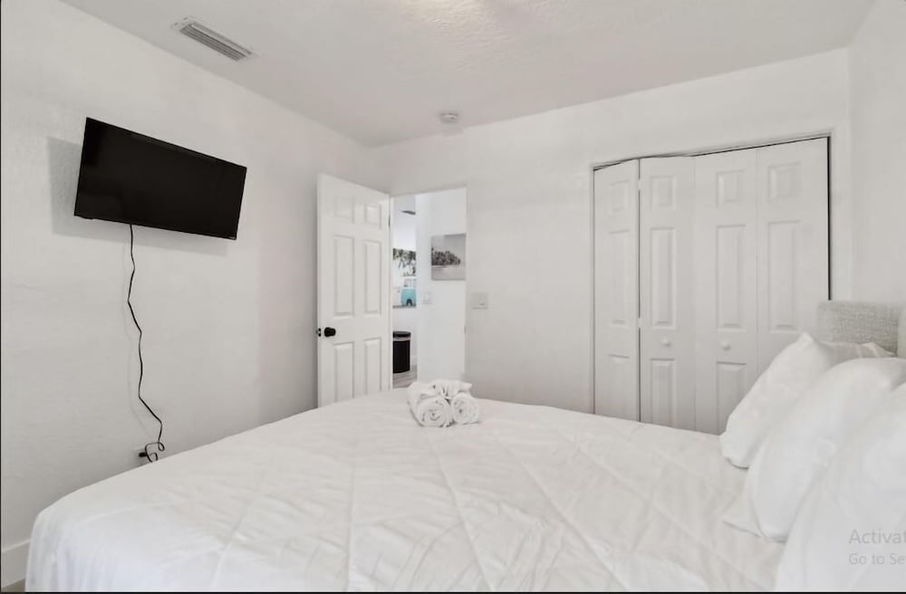 Stylish Treasure Island Escape - South Pasadena, FL