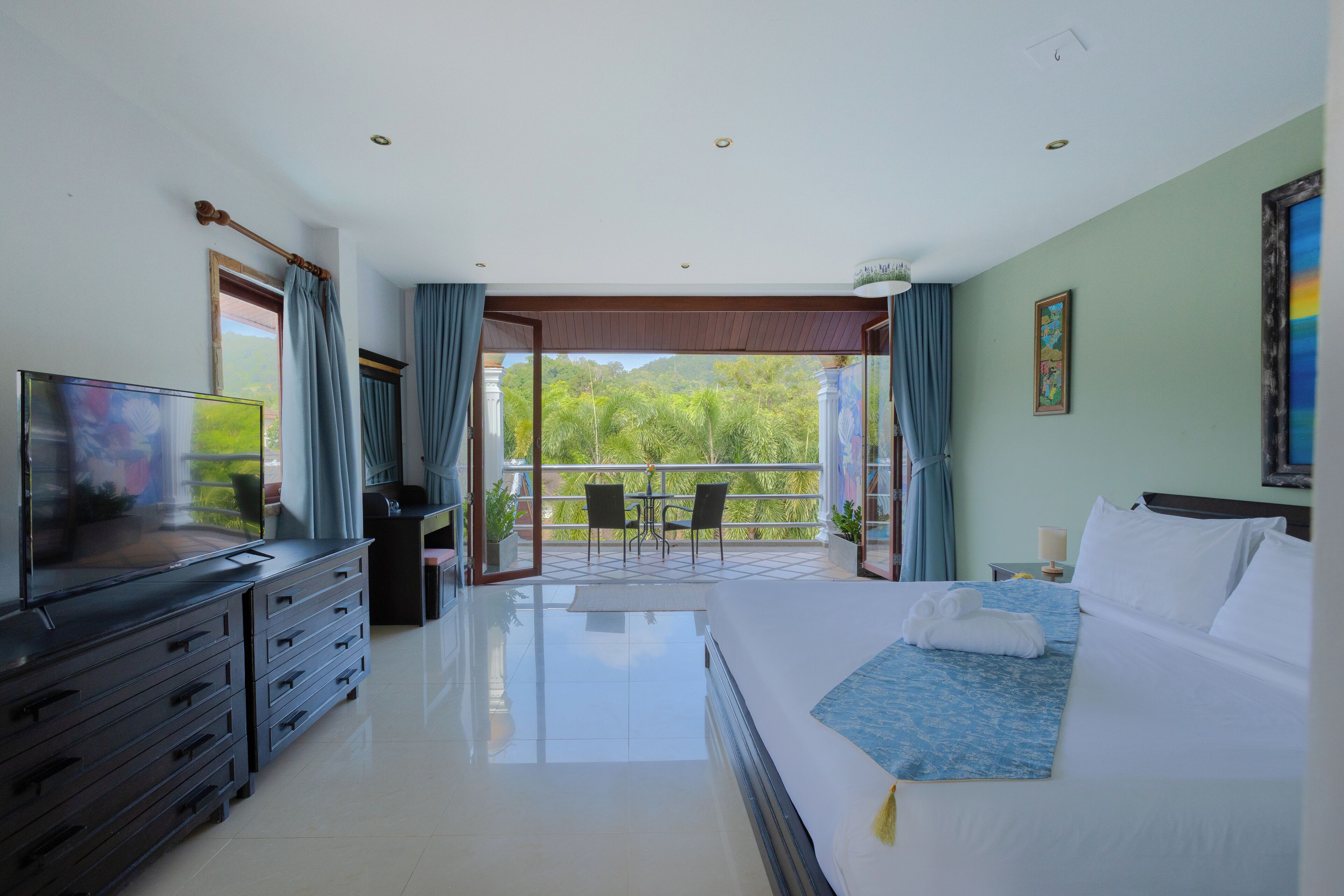 Quarto solteiro superluxo, vista para a piscina | Wi-Fi de cortesia
