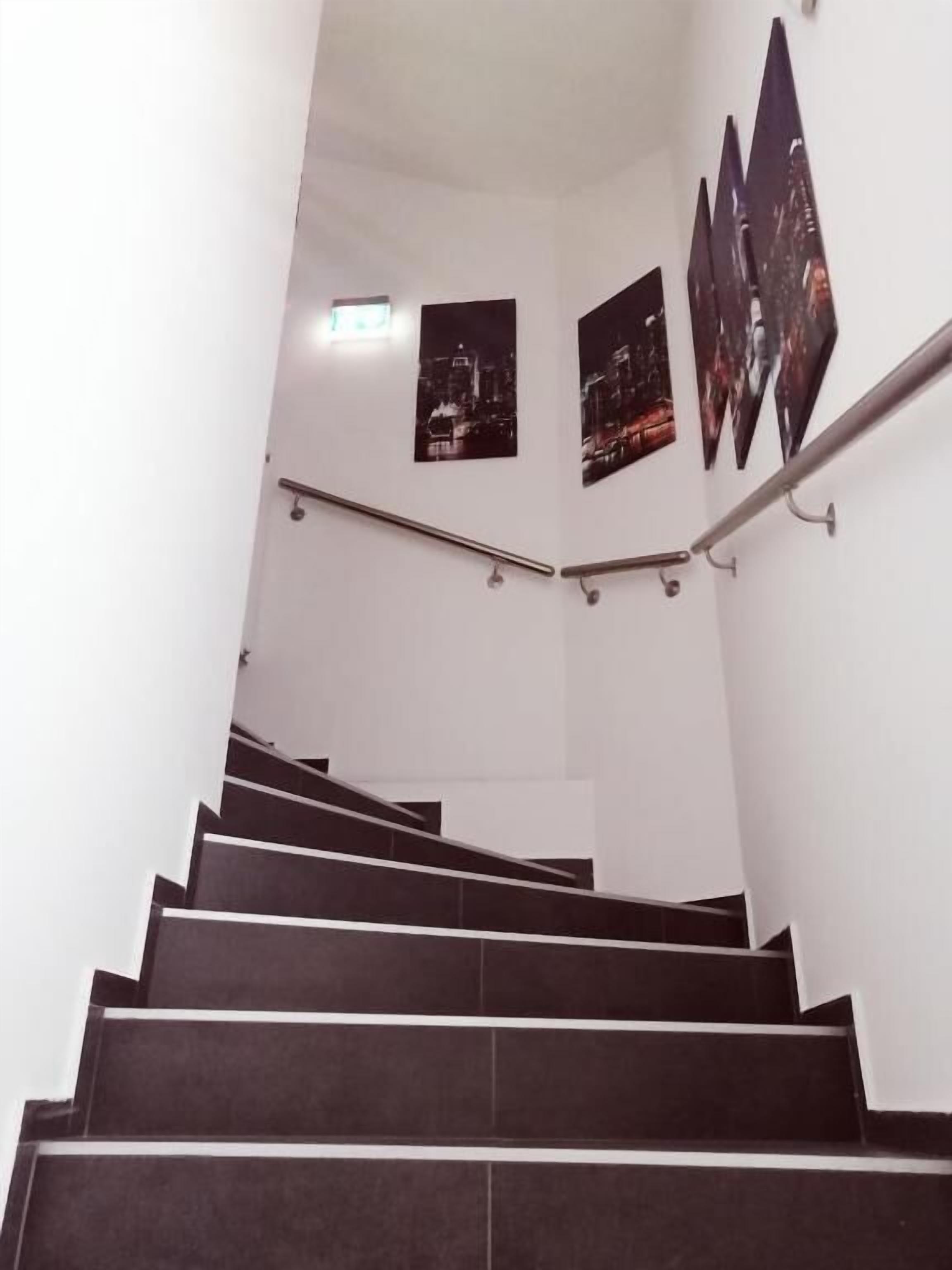 Corrimões nos corredores