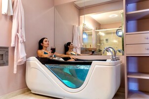Apartamento Design, Vista para a cidade | Banheira de hidromassagem privativa