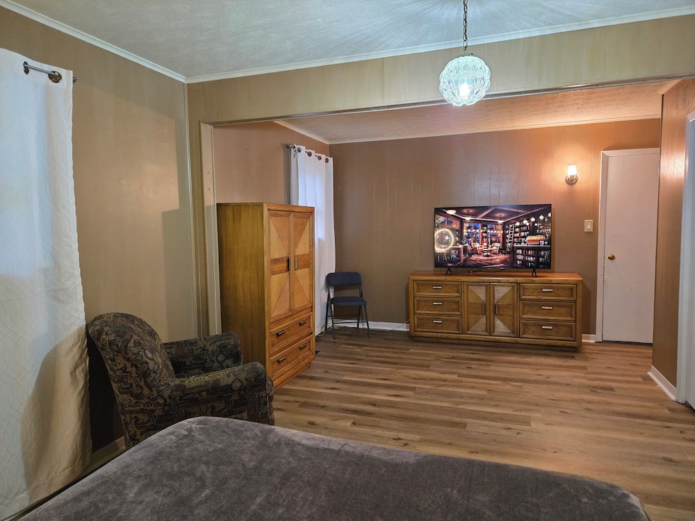 A+ location: UT, Melton Hill Parks, ORNL, shops - Oak Ridge | Vrbo