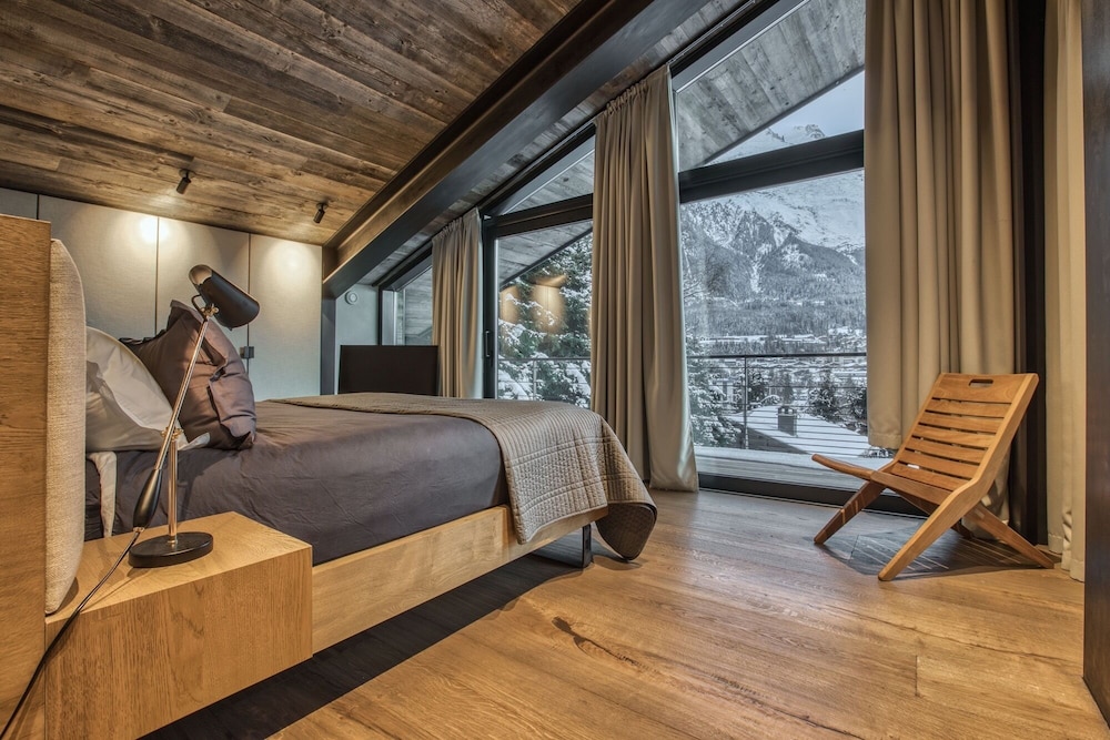 Modern Luxury 5-bedroom chalet with stunning views in Chamonix-Mont ...