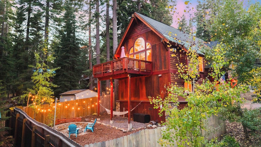 Outdoor Dining, Fireplace & Trails Nearby Cedar Hollow Retreat By Avantstay - Lake Tahoe