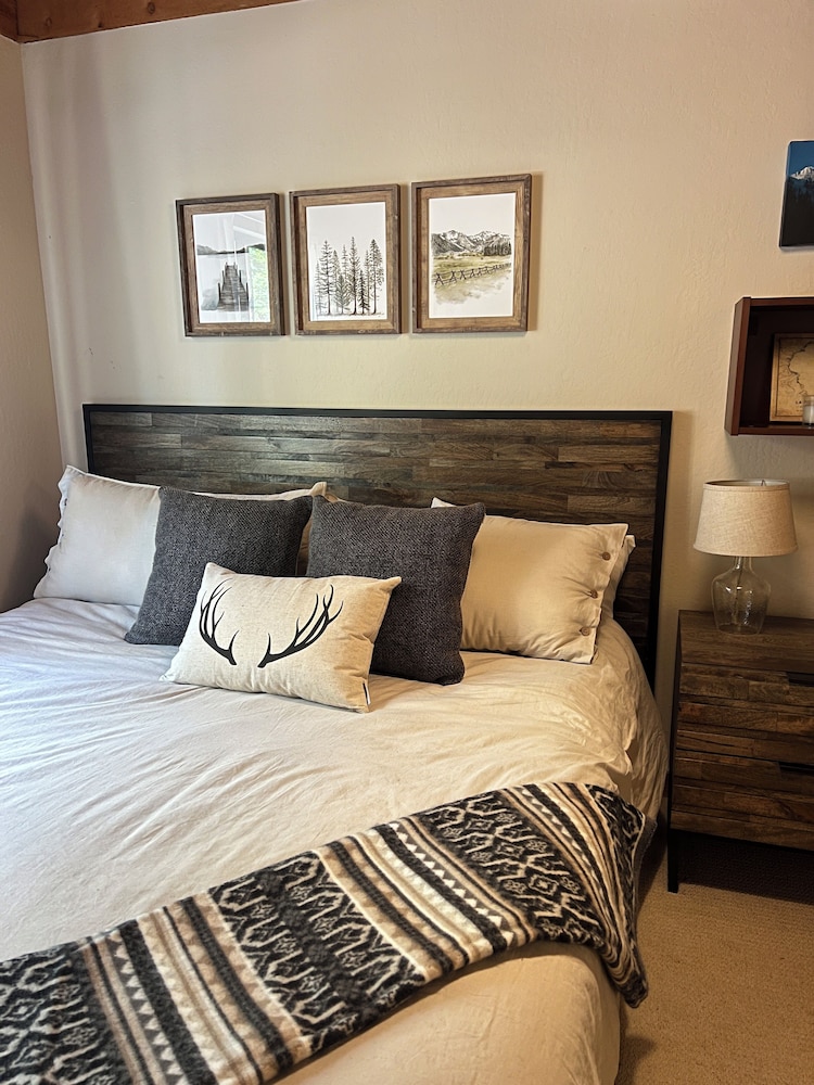 Secluded 3-bedroom cabin in Kings Beach. Easy walk to lake and town ...