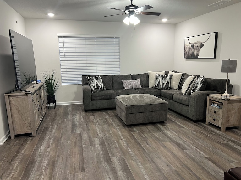 Welcoming Spacious Crestview Home W/ Pool Access & Fire Pit - Crestview, FL