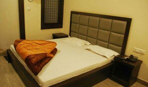 Quarto Deluxe, Vista para a cidade | Wi-fi grátis, roupa de cama fornecida 