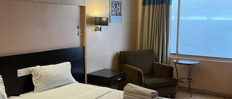 Quarto Duplo Deluxe, Vista para a cidade | Wi-fi grátis