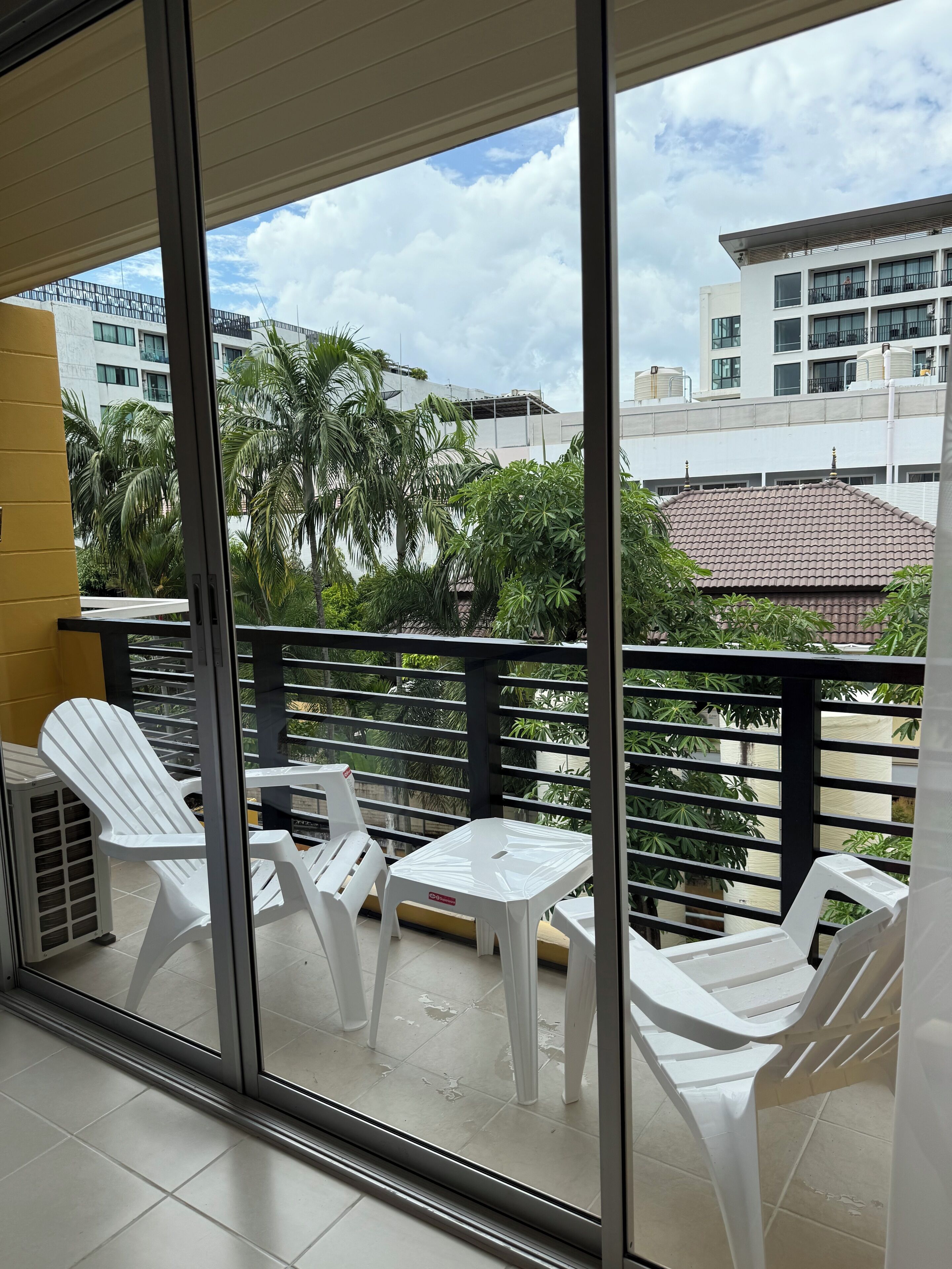 Quarto casal luxo, vista para o jardim | Escrivaninha, espaço de trabalho para notebook