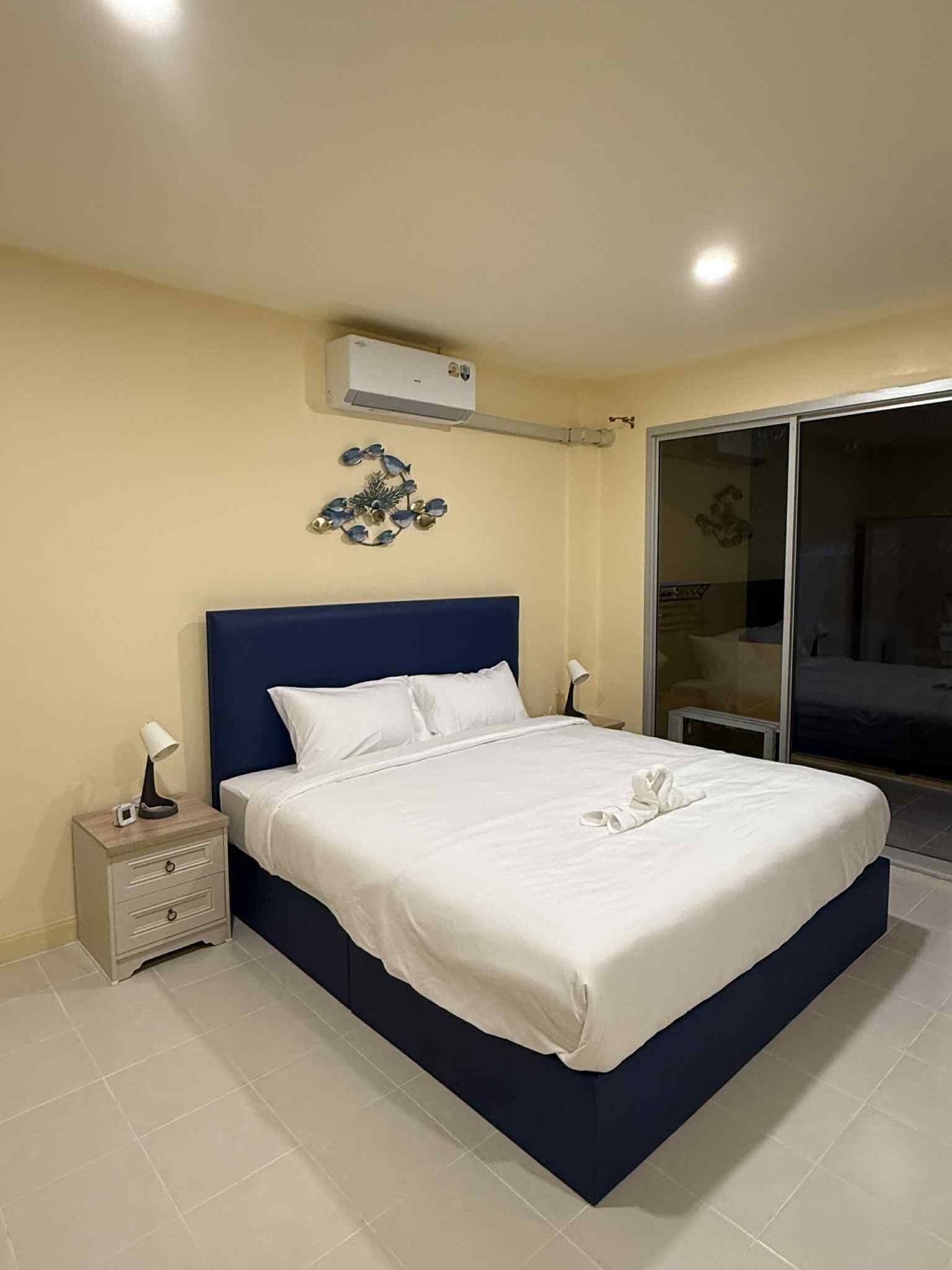 Quarto Duplo, Vista para a cidade | Secretária, secretária adequada para computadores portáteis 