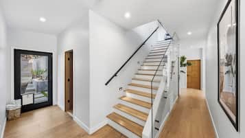 Casa de Luxo, várias camas, banheira de hidromassagem grande, vista para a montanha (Farley Court) | Interior