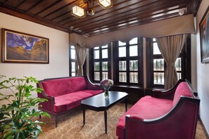 Área de estar no saguão