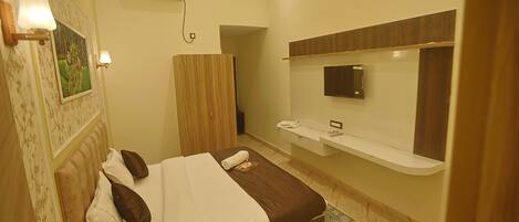 Quarto Clássico com Cama de Casal | Secretária, secretária adequada para computadores portáteis