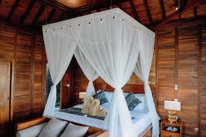 Villa Deluxe, varanda, vista para o jardim | Secretária, ferro/tábua de engomar, Wi-fi grátis 