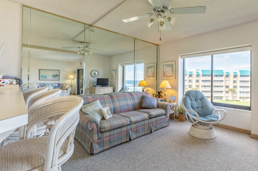 Oceanview Retreat | No-drive Beach | Relaxing Escape For Couples & Snowbirds - New Smyrna Beach, FL