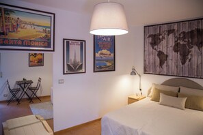 Apartamento Clássico, varanda, Vista para a cidade | Secretária adequada para computadores portáteis 