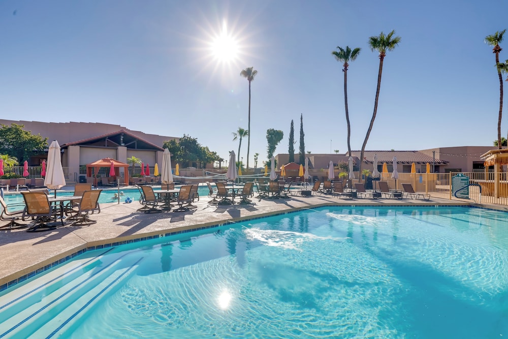 5 Mi To Sun City: Arizona Snowbird Rental W/ Porch - Surprise, AZ