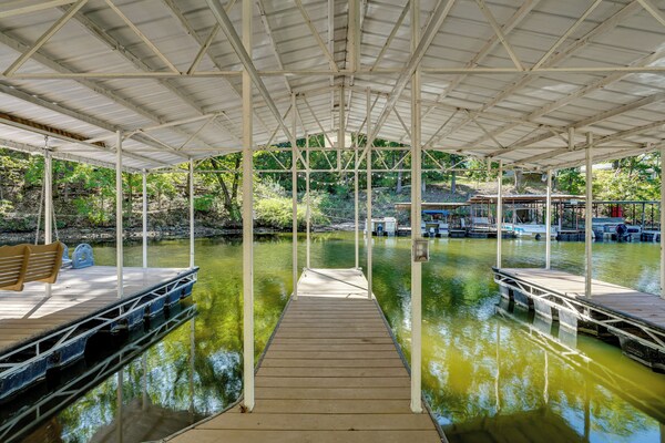 Lakefront Fun In Sunrise Beach! Pet-friendly Home! - Sunrise Beach, MO