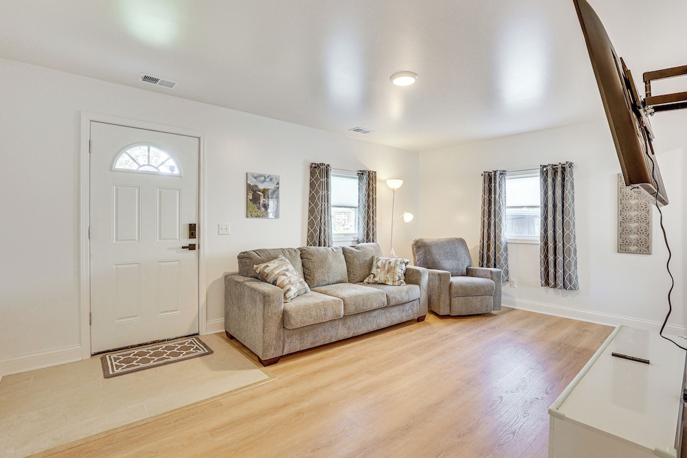 Easy I-80 Access! Newly Updated Mcdonald Home - Warren, OH