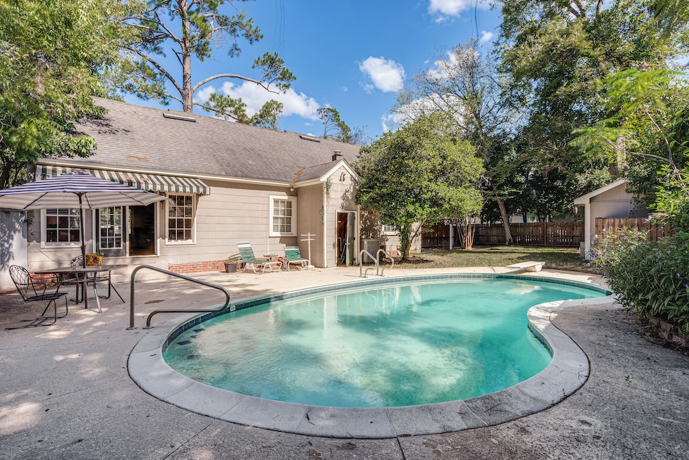 Walk To Dtwn Hahira: Inviting Home W/ Pool & Yard! - Reed Bingham State Park, Adel