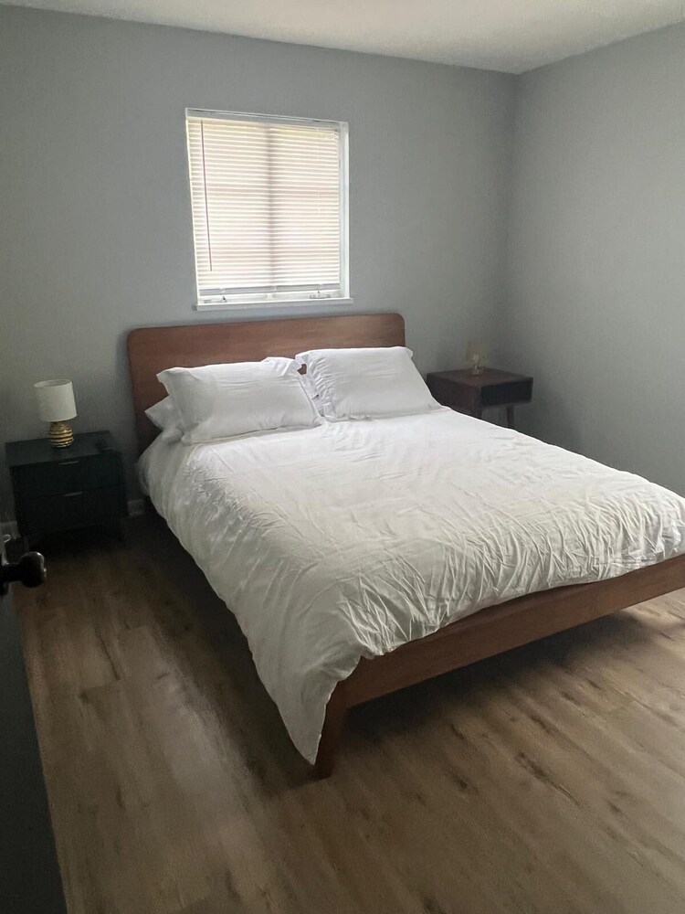 Modern 3-bedroom house with pool in charming Mount Dora - 12 min ...