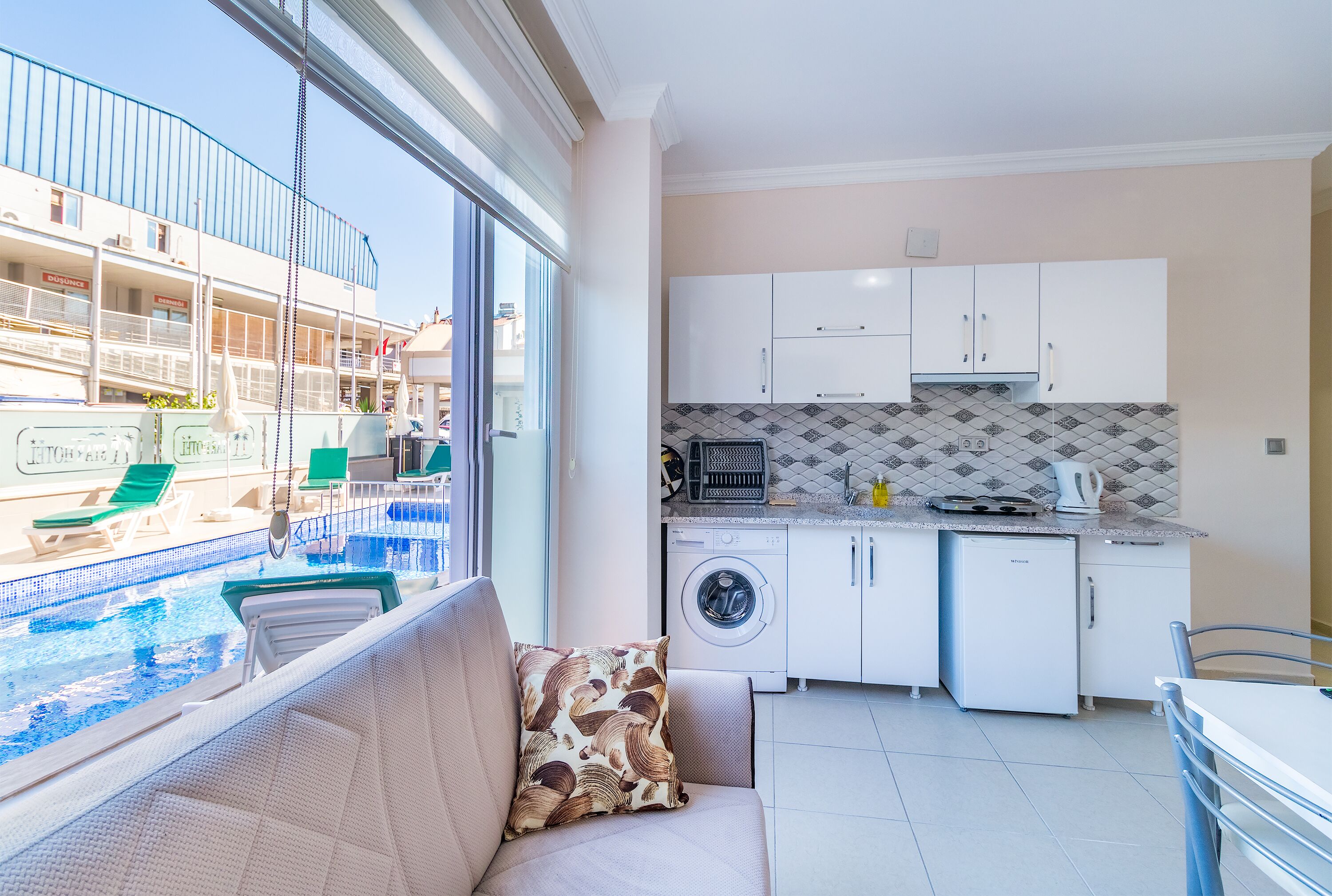 Apartamento família, vista para a cidade | Área de estar
