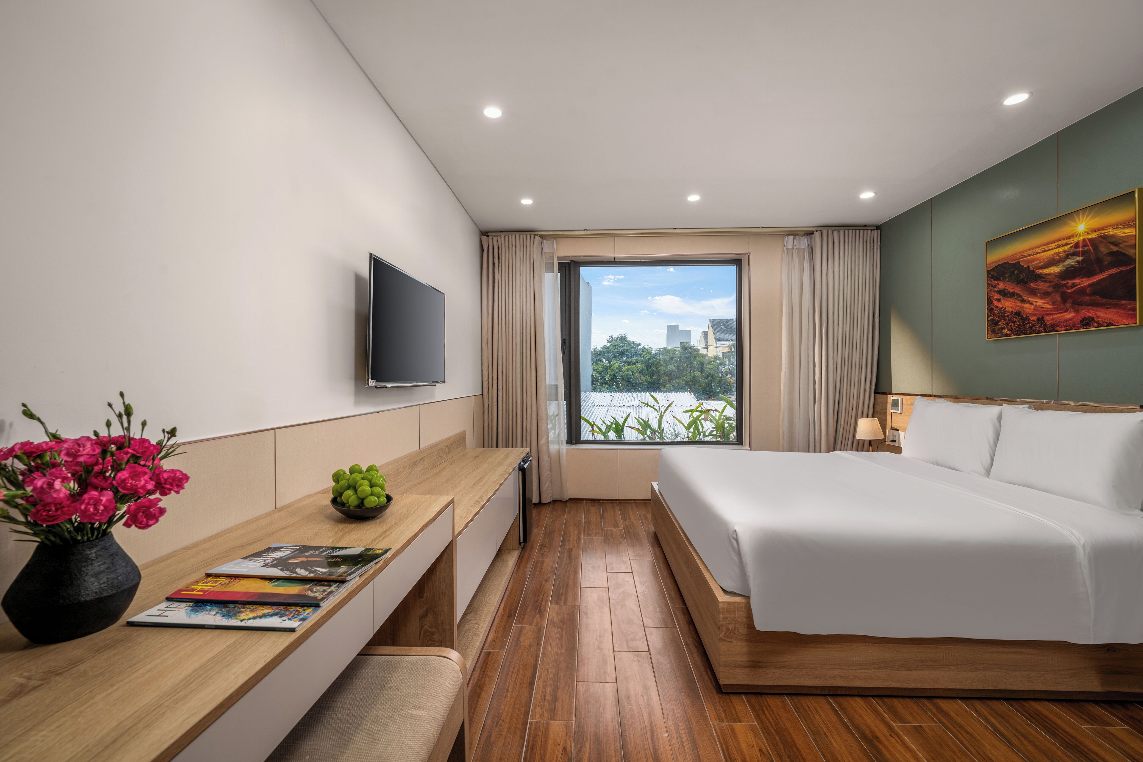 Quarto Duplo Superior, Vista para a cidade | Minibar, secretária, secretária adequada para computadores portáteis 