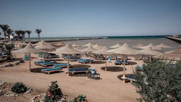 8 piscinas exteriores