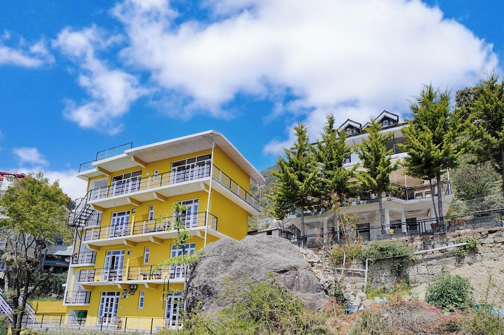 Young Monk Hostel Dharamkot - Punjab