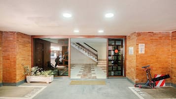 Apartamento, vista para a cidade, na torre | Terraço/pátio
