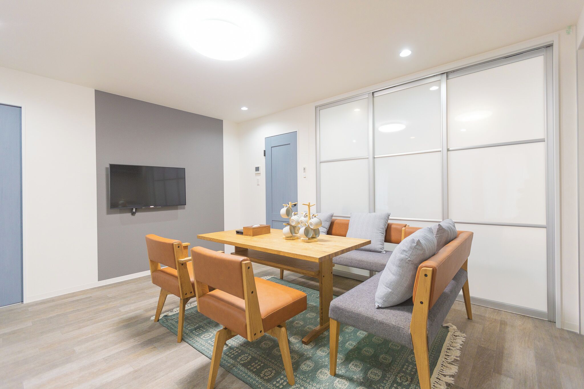 Quarto luxo, sacada, vista para a cidade | Sala de estar | TV LCD 40 polegadas com canais digitais, Netflix, Hulu