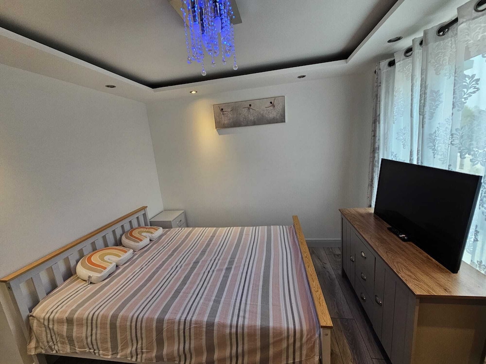 Modern Comforts & Homely Charm – Allan&Ella House, Perth Scotland ...