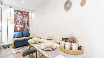 Apartamento, 3 quartos | Sala de jantar