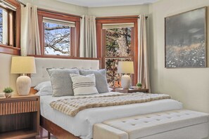 Walk Downtown + Hot Tub + Sauna + Game Room + Pets Reviews, Deals ...