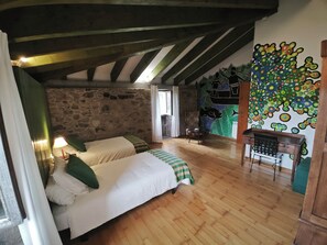 Quarto família, vista para o vale | Wi-Fi de cortesia, roupa de cama