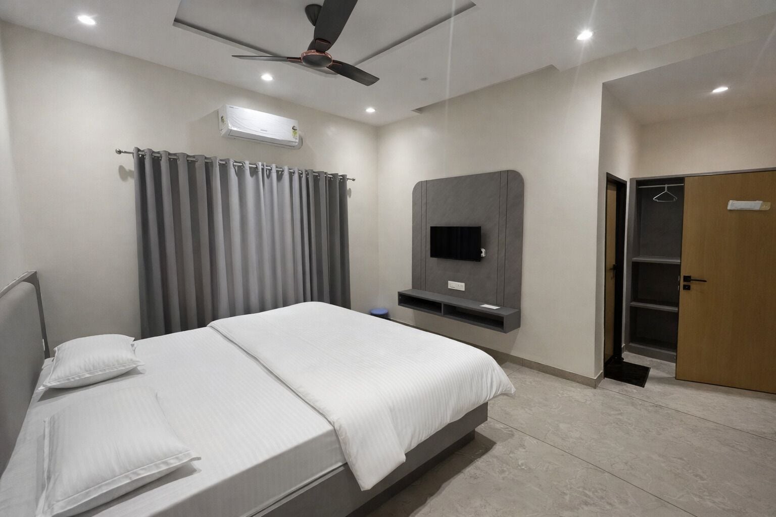 Quarto casal luxo, vista para a cidade