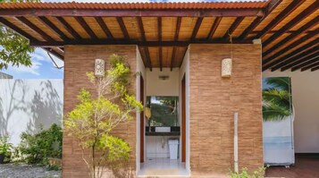 Casa clássico, varanda coberta, vista para o jardim | Banheiro | Toalhas de banho, sabonete, papel higiênico 