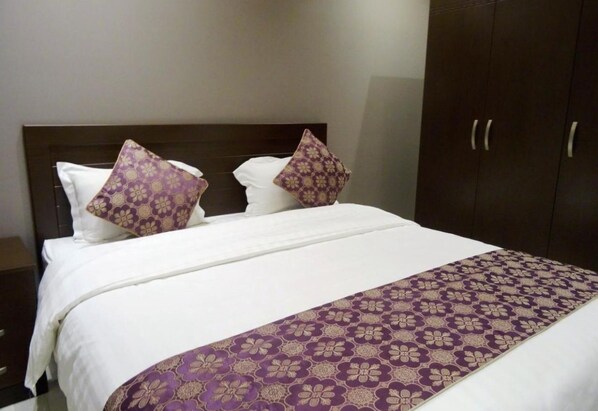 Quarto duplo, 1 quarto | Cofres nos quartos, cortinas blackout, Wi-Fi de cortesia