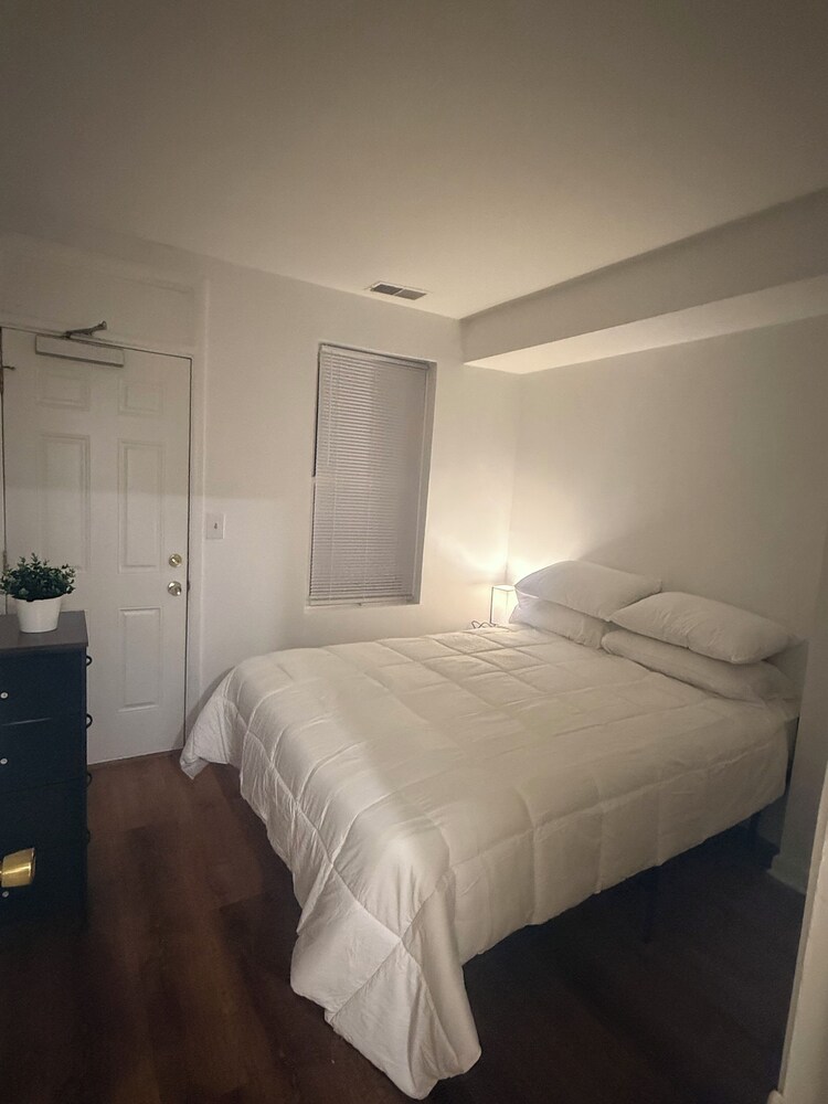 Modern Capitol Hill 1BR - Walk to H Street, Metro & Union Station ...