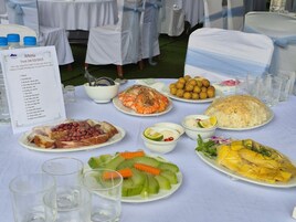 Quarto casal, sacada, vista para o lago | Opções para refeição